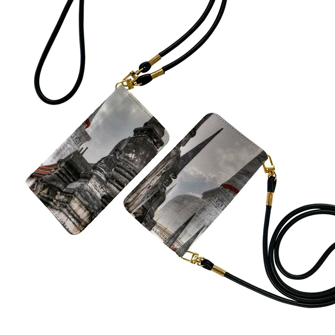 商品特徴・ショルダー付き手帳型スマホケース・シームレスな全面デザイン（内側は落ち着いたオフホワイト）・外側は高品質の人工革を使用・内側にはスマホを装着するケースが付属・機種専用のカメラホール仕様でケースを装着したままの撮影が可能・ワンセグや...