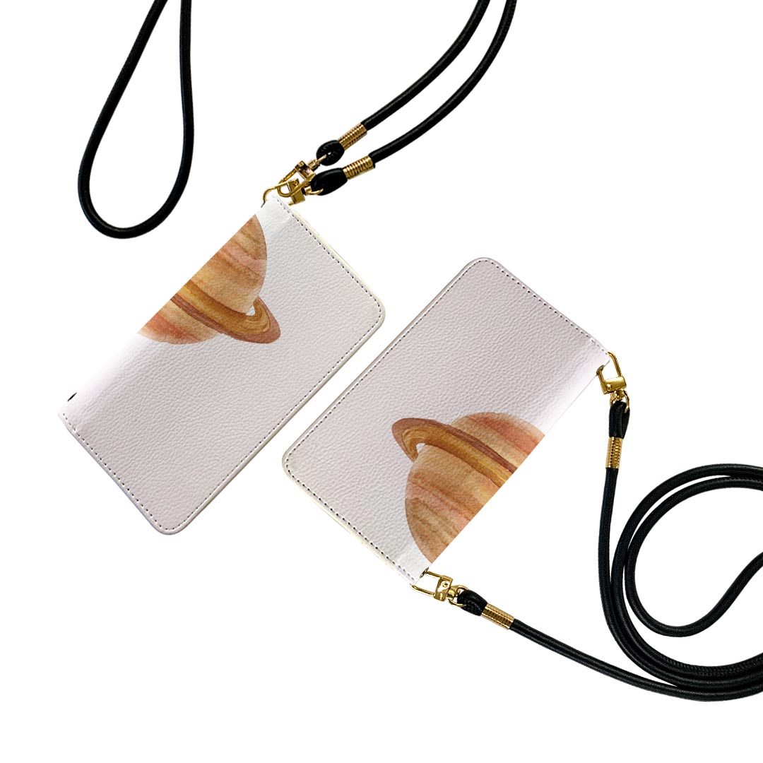 商品特徴・ショルダー付き手帳型スマホケース・シームレスな全面デザイン（内側は落ち着いたオフホワイト）・外側は高品質の人工革を使用・内側にはスマホを装着するケースが付属・機種専用のカメラホール仕様でケースを装着したままの撮影が可能・ワンセグや...