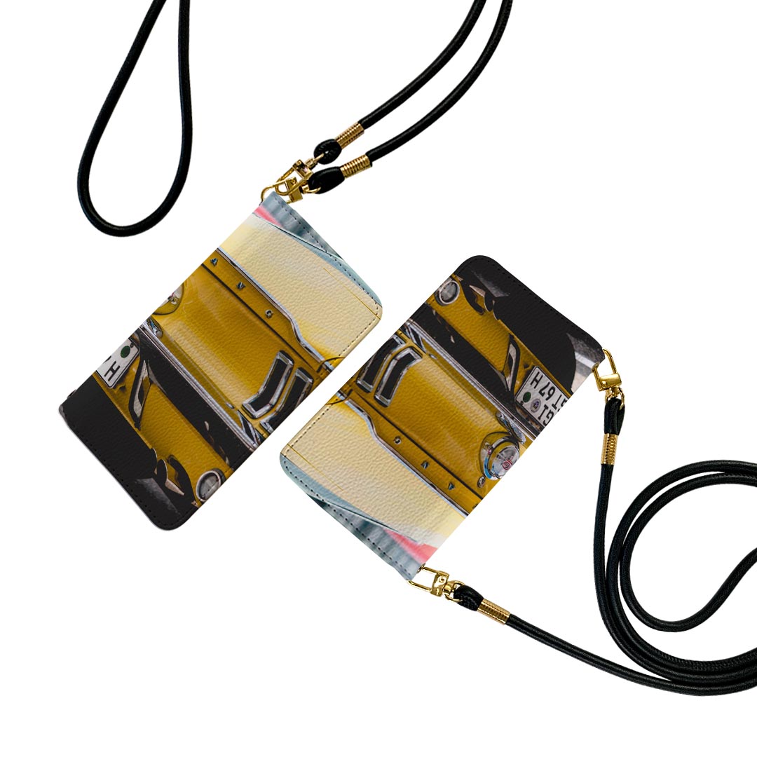 商品特徴・ショルダー付き手帳型スマホケース・シームレスな全面デザイン（内側は落ち着いたオフホワイト）・外側は高品質の人工革を使用・内側にはスマホを装着するケースが付属・機種専用のカメラホール仕様でケースを装着したままの撮影が可能・ワンセグや...