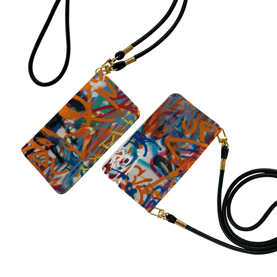 商品特徴・ショルダー付き手帳型スマホケース・シームレスな全面デザイン（内側は落ち着いたオフホワイト）・外側は高品質の人工革を使用・内側にはスマホを装着するケースが付属・機種専用のカメラホール仕様でケースを装着したままの撮影が可能・ワンセグや...