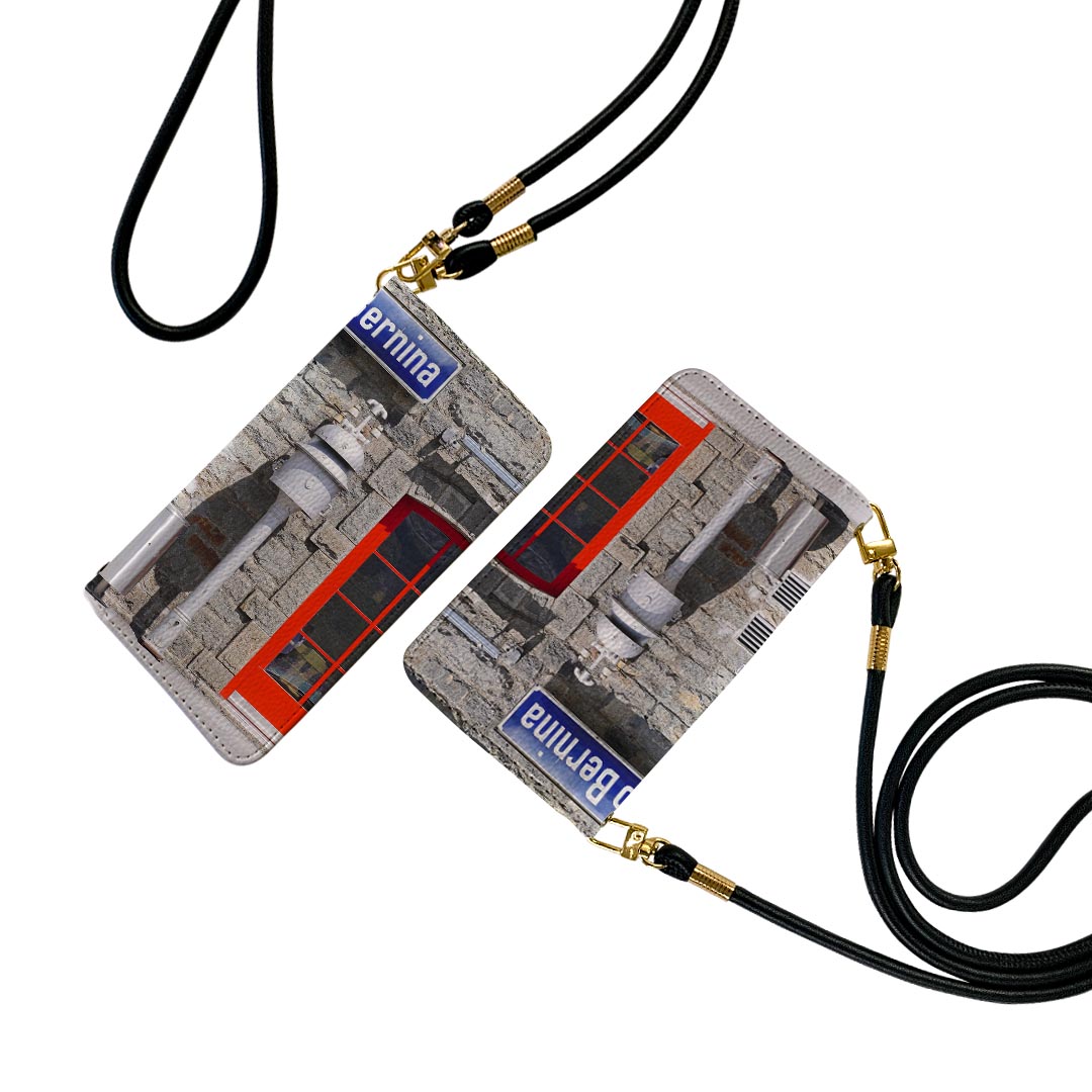 商品特徴・ショルダー付き手帳型スマホケース・シームレスな全面デザイン（内側は落ち着いたオフホワイト）・外側は高品質の人工革を使用・内側にはスマホを装着するケースが付属・機種専用のカメラホール仕様でケースを装着したままの撮影が可能・ワンセグや...