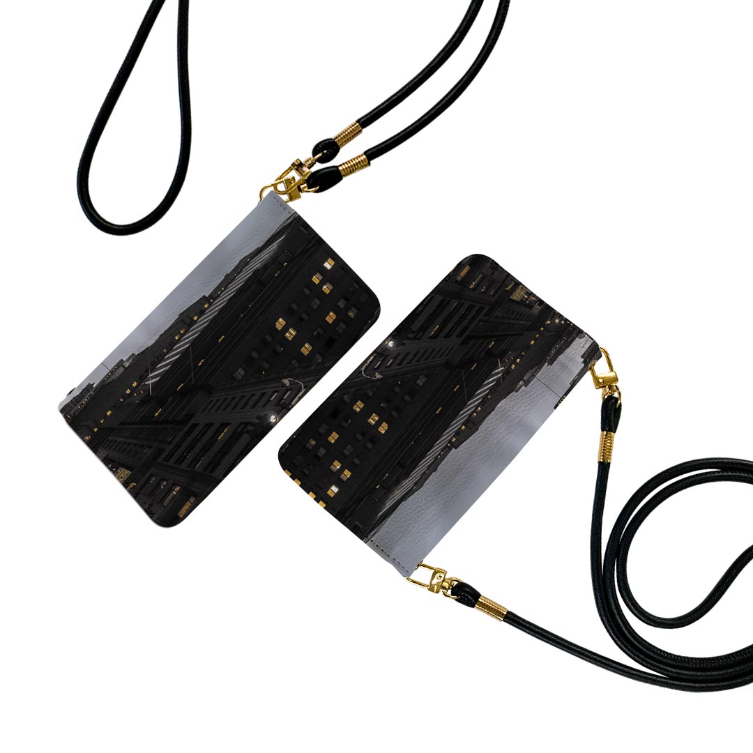 商品特徴・ショルダー付き手帳型スマホケース・シームレスな全面デザイン（内側は落ち着いたオフホワイト）・外側は高品質の人工革を使用・内側にはスマホを装着するケースが付属・機種専用のカメラホール仕様でケースを装着したままの撮影が可能・ワンセグや...