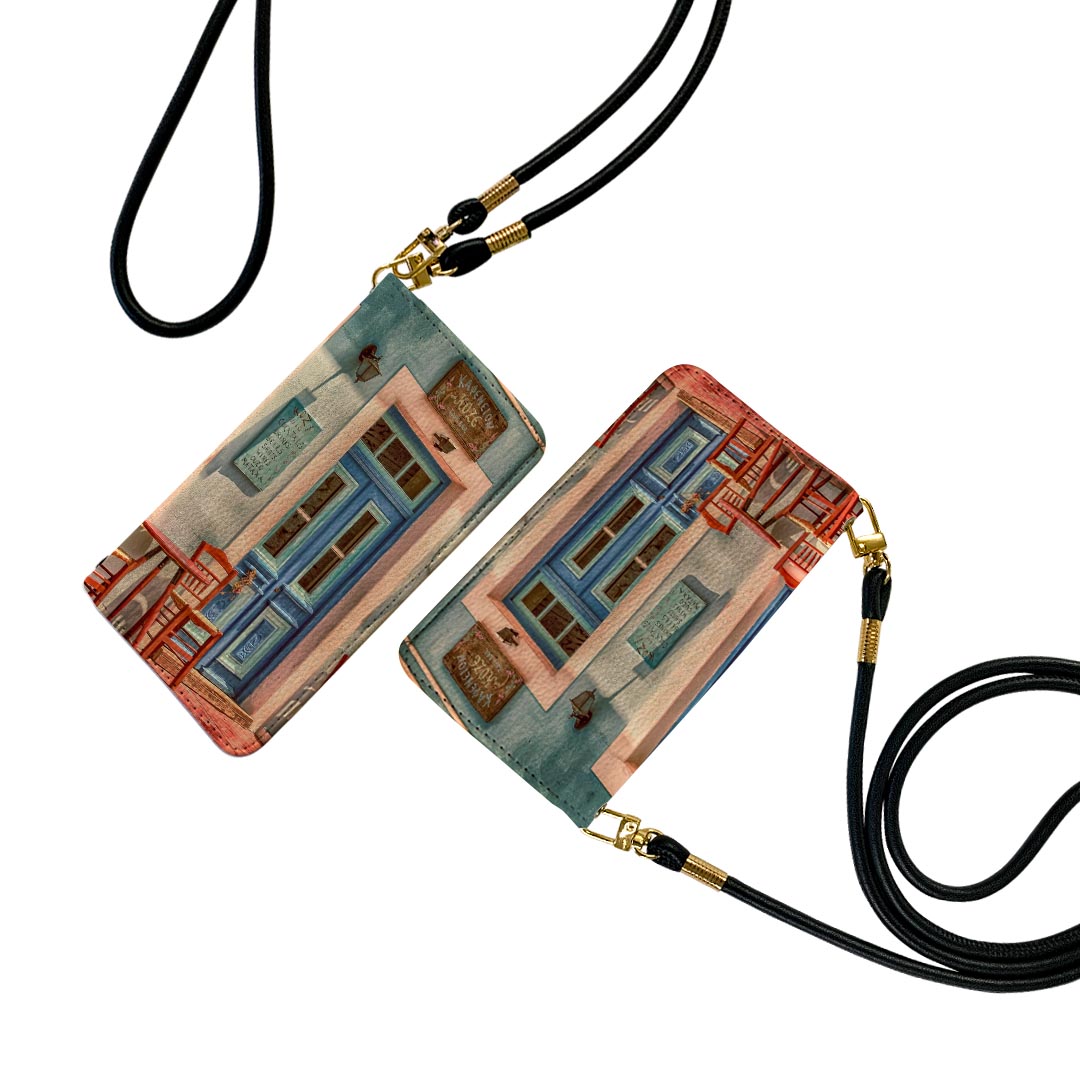 商品特徴・ショルダー付き手帳型スマホケース・シームレスな全面デザイン（内側は落ち着いたオフホワイト）・外側は高品質の人工革を使用・内側にはスマホを装着するケースが付属・機種専用のカメラホール仕様でケースを装着したままの撮影が可能・ワンセグや...