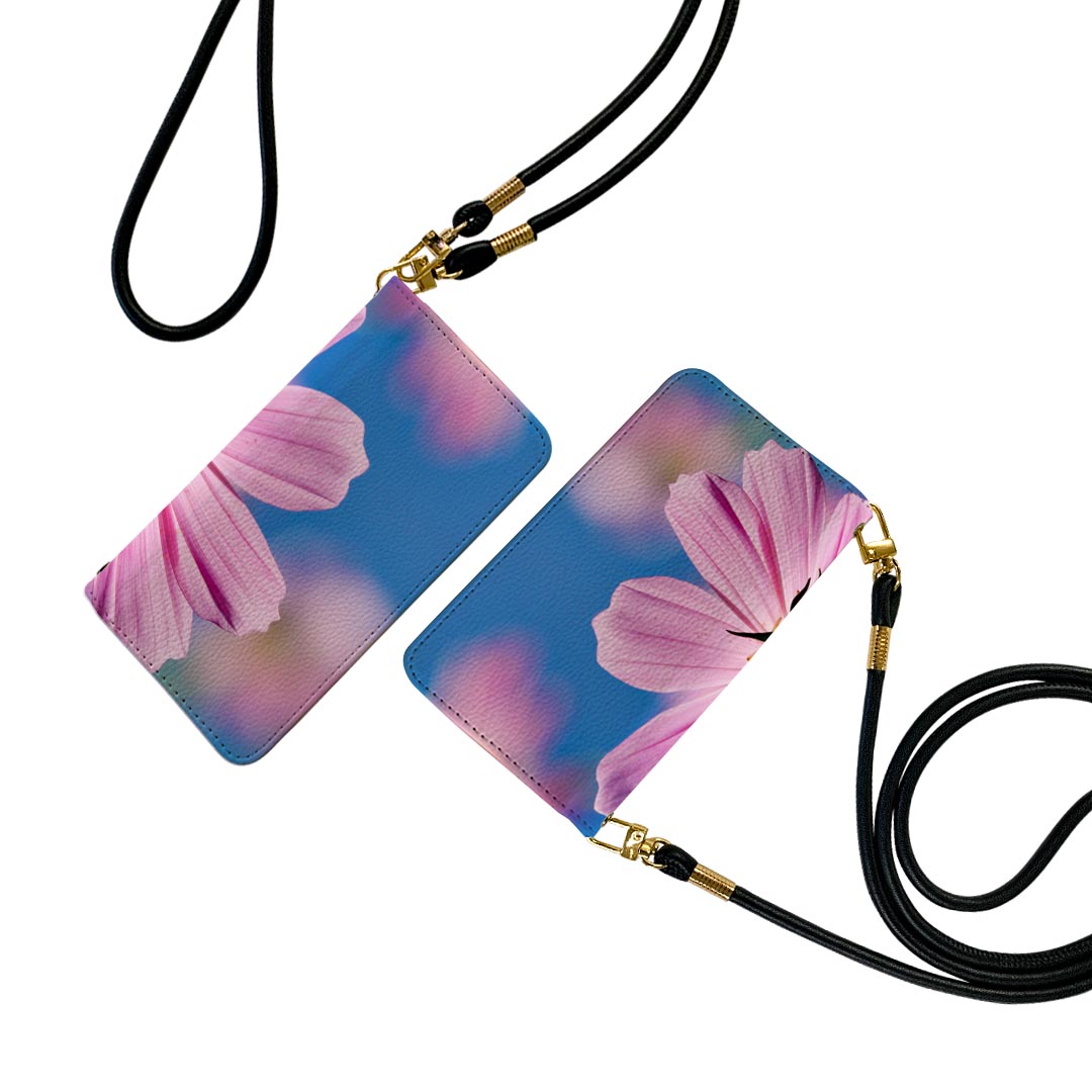 商品特徴・ショルダー付き手帳型スマホケース・シームレスな全面デザイン（内側は落ち着いたオフホワイト）・外側は高品質の人工革を使用・内側にはスマホを装着するケースが付属・機種専用のカメラホール仕様でケースを装着したままの撮影が可能・ワンセグや...