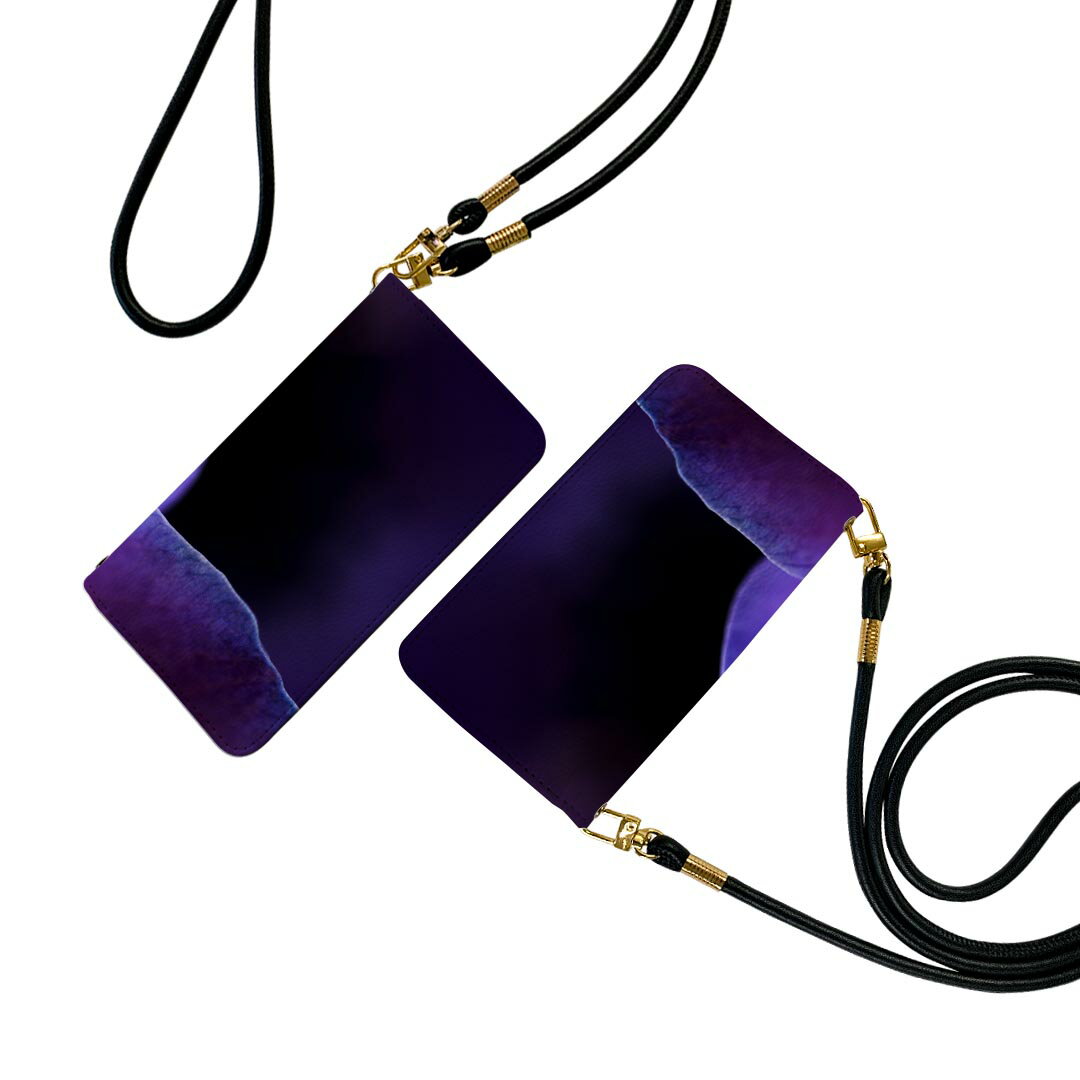 商品特徴・ショルダー付き手帳型スマホケース・シームレスな全面デザイン（内側は落ち着いたオフホワイト）・外側は高品質の人工革を使用・内側にはスマホを装着するケースが付属・機種専用のカメラホール仕様でケースを装着したままの撮影が可能・ワンセグや...