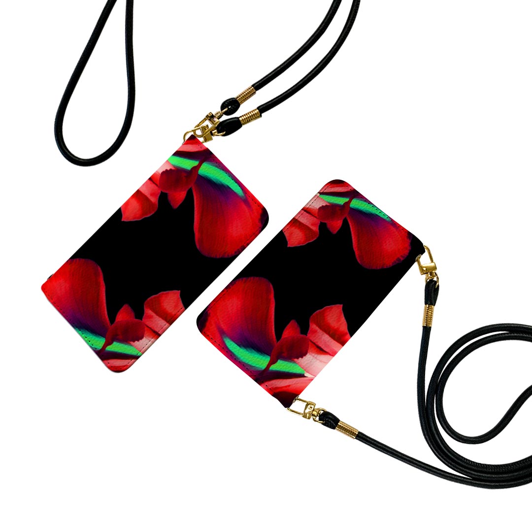 商品特徴・ショルダー付き手帳型スマホケース・シームレスな全面デザイン（内側は落ち着いたオフホワイト）・外側は高品質の人工革を使用・内側にはスマホを装着するケースが付属・機種専用のカメラホール仕様でケースを装着したままの撮影が可能・ワンセグや...