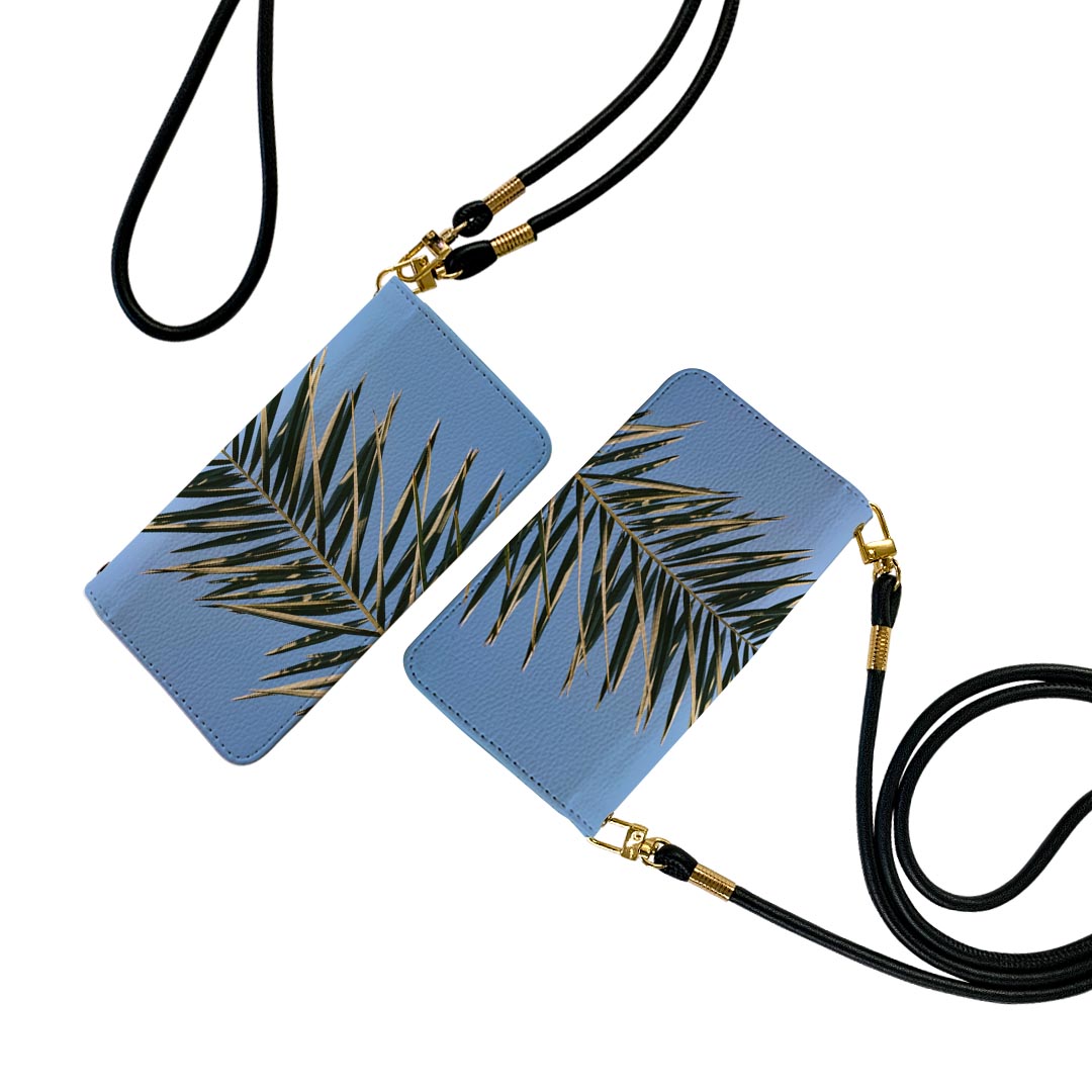 商品特徴・ショルダー付き手帳型スマホケース・シームレスな全面デザイン（内側は落ち着いたオフホワイト）・外側は高品質の人工革を使用・内側にはスマホを装着するケースが付属・機種専用のカメラホール仕様でケースを装着したままの撮影が可能・ワンセグや...