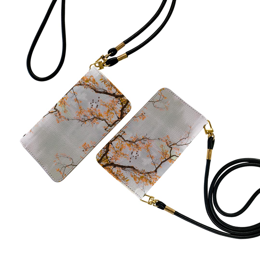 商品特徴・ショルダー付き手帳型スマホケース・シームレスな全面デザイン（内側は落ち着いたオフホワイト）・外側は高品質の人工革を使用・内側にはスマホを装着するケースが付属・機種専用のカメラホール仕様でケースを装着したままの撮影が可能・ワンセグや...