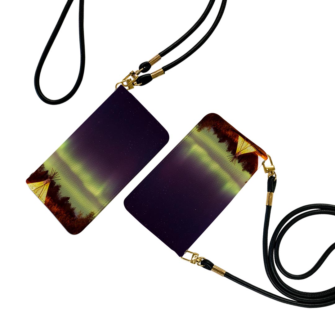 商品特徴・ショルダー付き手帳型スマホケース・シームレスな全面デザイン（内側は落ち着いたオフホワイト）・外側は高品質の人工革を使用・内側にはスマホを装着するケースが付属・機種専用のカメラホール仕様でケースを装着したままの撮影が可能・ワンセグや...