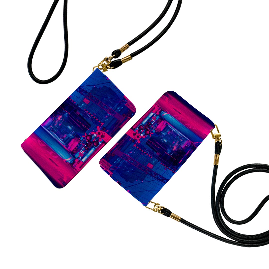 商品特徴・ショルダー付き手帳型スマホケース・シームレスな全面デザイン（内側は落ち着いたオフホワイト）・外側は高品質の人工革を使用・内側にはスマホを装着するケースが付属・機種専用のカメラホール仕様でケースを装着したままの撮影が可能・ワンセグや...