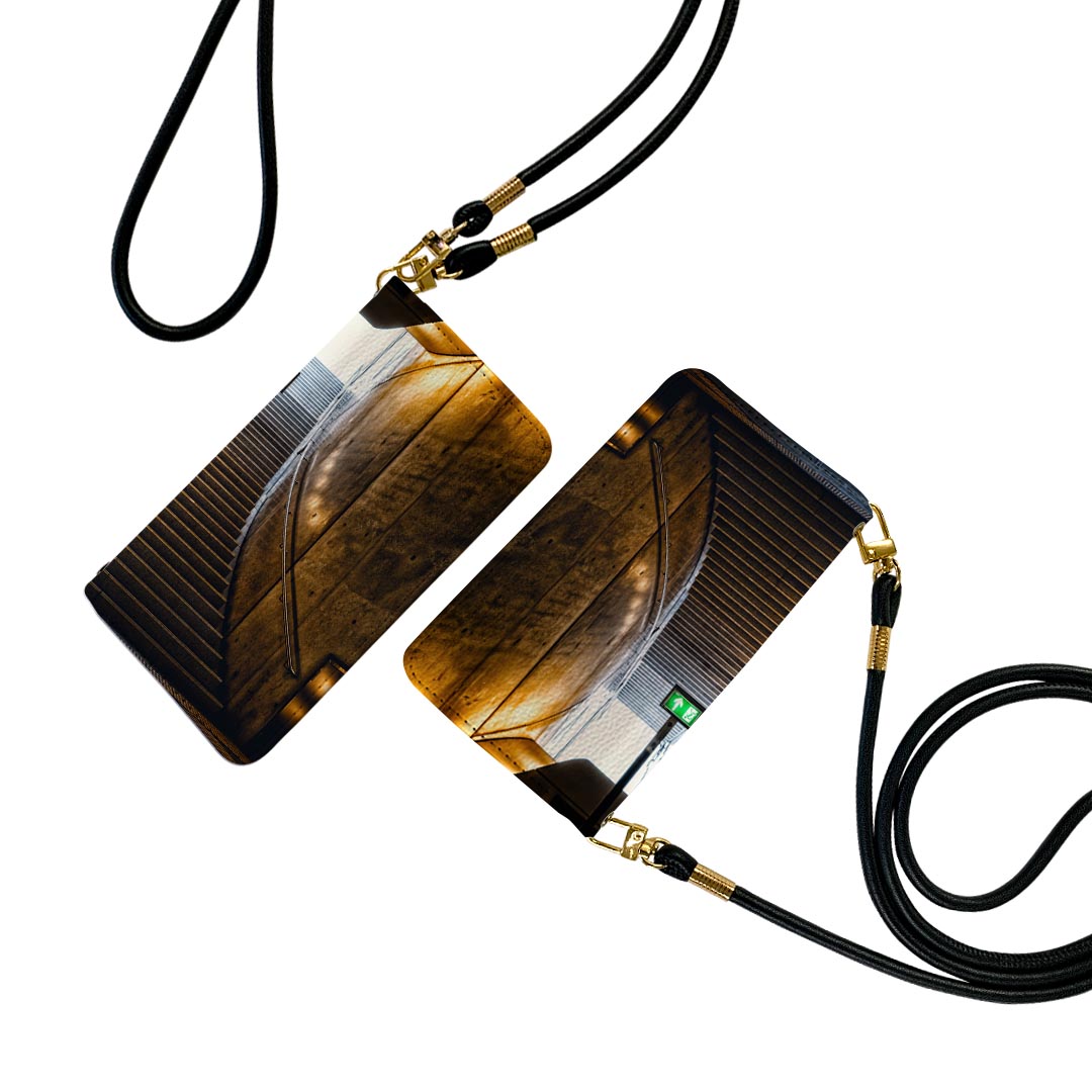 商品特徴・ショルダー付き手帳型スマホケース・シームレスな全面デザイン（内側は落ち着いたオフホワイト）・外側は高品質の人工革を使用・内側にはスマホを装着するケースが付属・機種専用のカメラホール仕様でケースを装着したままの撮影が可能・ワンセグや...