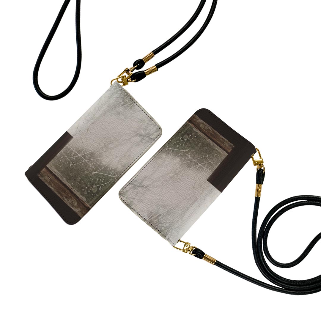 商品特徴・ショルダー付き手帳型スマホケース・シームレスな全面デザイン（内側は落ち着いたオフホワイト）・外側は高品質の人工革を使用・内側にはスマホを装着するケースが付属・機種専用のカメラホール仕様でケースを装着したままの撮影が可能・ワンセグや...