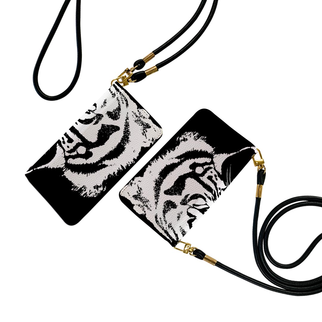 商品特徴・ショルダー付き手帳型スマホケース・シームレスな全面デザイン（内側は落ち着いたオフホワイト）・外側は高品質の人工革を使用・内側にはスマホを装着するケースが付属・機種専用のカメラホール仕様でケースを装着したままの撮影が可能・ワンセグや...