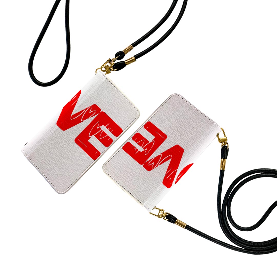 商品特徴・ショルダー付き手帳型スマホケース・シームレスな全面デザイン（内側は落ち着いたオフホワイト）・外側は高品質の人工革を使用・内側にはスマホを装着するケースが付属・機種専用のカメラホール仕様でケースを装着したままの撮影が可能・ワンセグや...