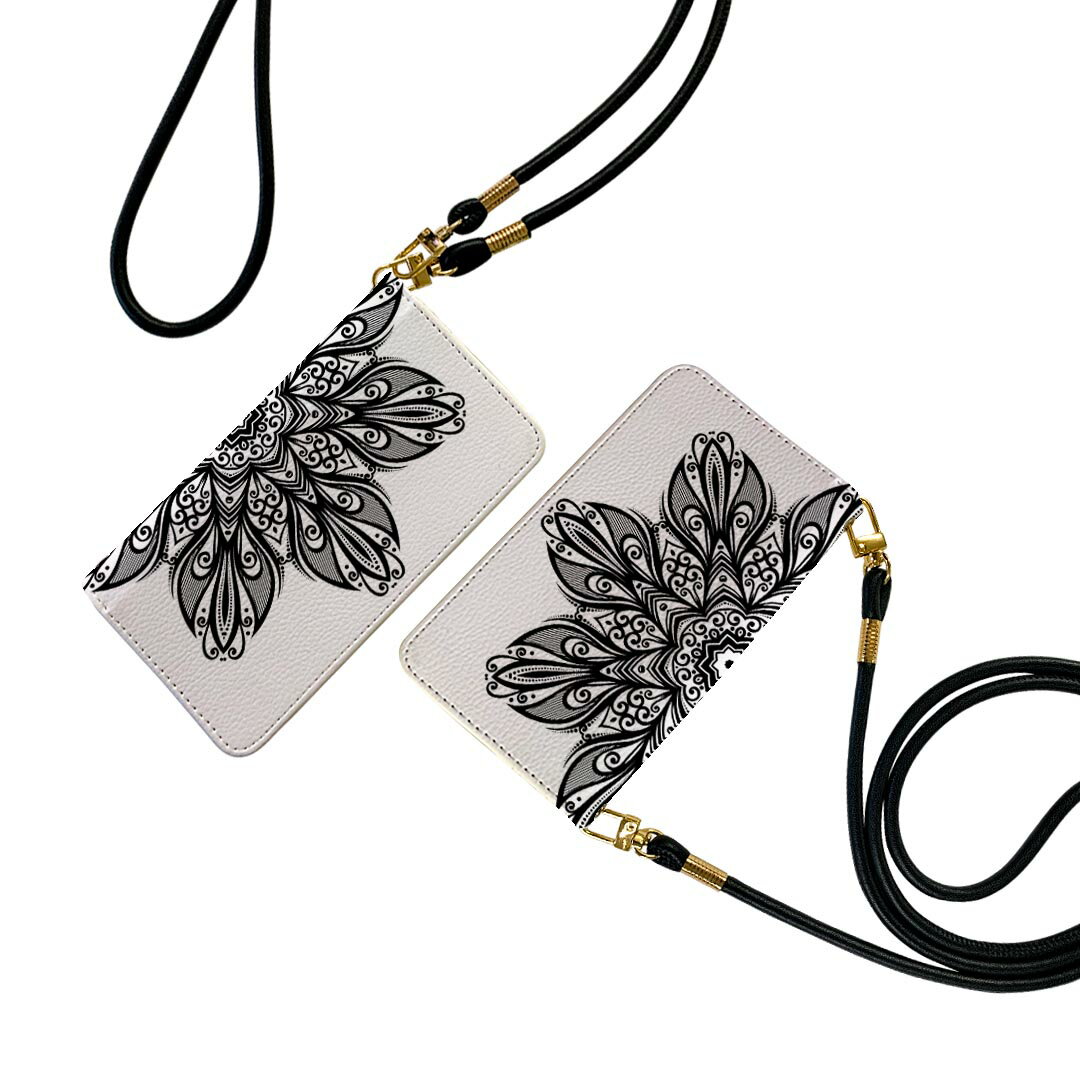 商品特徴・ショルダー付き手帳型スマホケース・シームレスな全面デザイン（内側は落ち着いたオフホワイト）・外側は高品質の人工革を使用・内側にはスマホを装着するケースが付属・機種専用のカメラホール仕様でケースを装着したままの撮影が可能・ワンセグや...