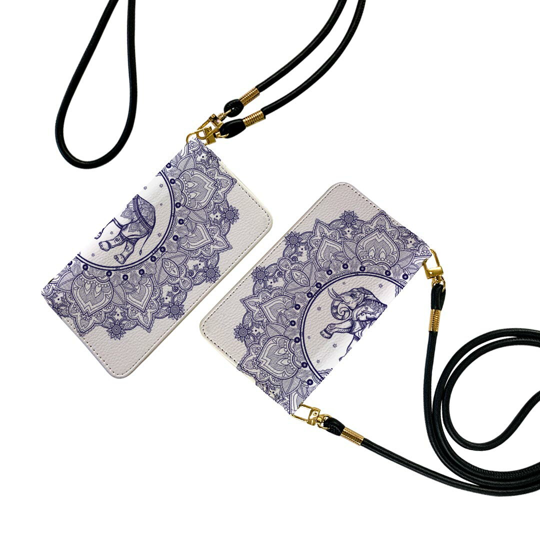 商品特徴・ショルダー付き手帳型スマホケース・シームレスな全面デザイン（内側は落ち着いたオフホワイト）・外側は高品質の人工革を使用・内側にはスマホを装着するケースが付属・機種専用のカメラホール仕様でケースを装着したままの撮影が可能・ワンセグや...