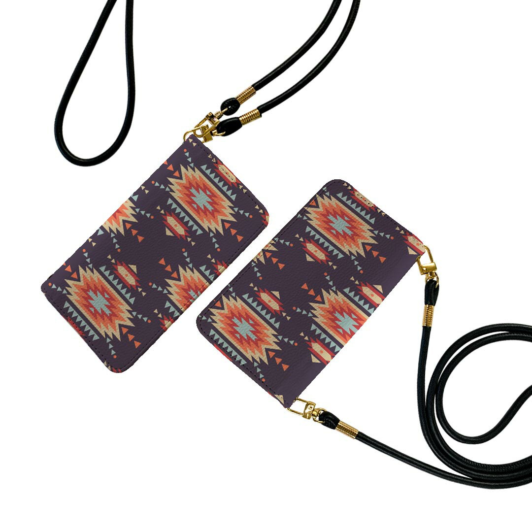 商品特徴・ショルダー付き手帳型スマホケース・シームレスな全面デザイン（内側は落ち着いたオフホワイト）・外側は高品質の人工革を使用・内側にはスマホを装着するケースが付属・機種専用のカメラホール仕様でケースを装着したままの撮影が可能・ワンセグや...