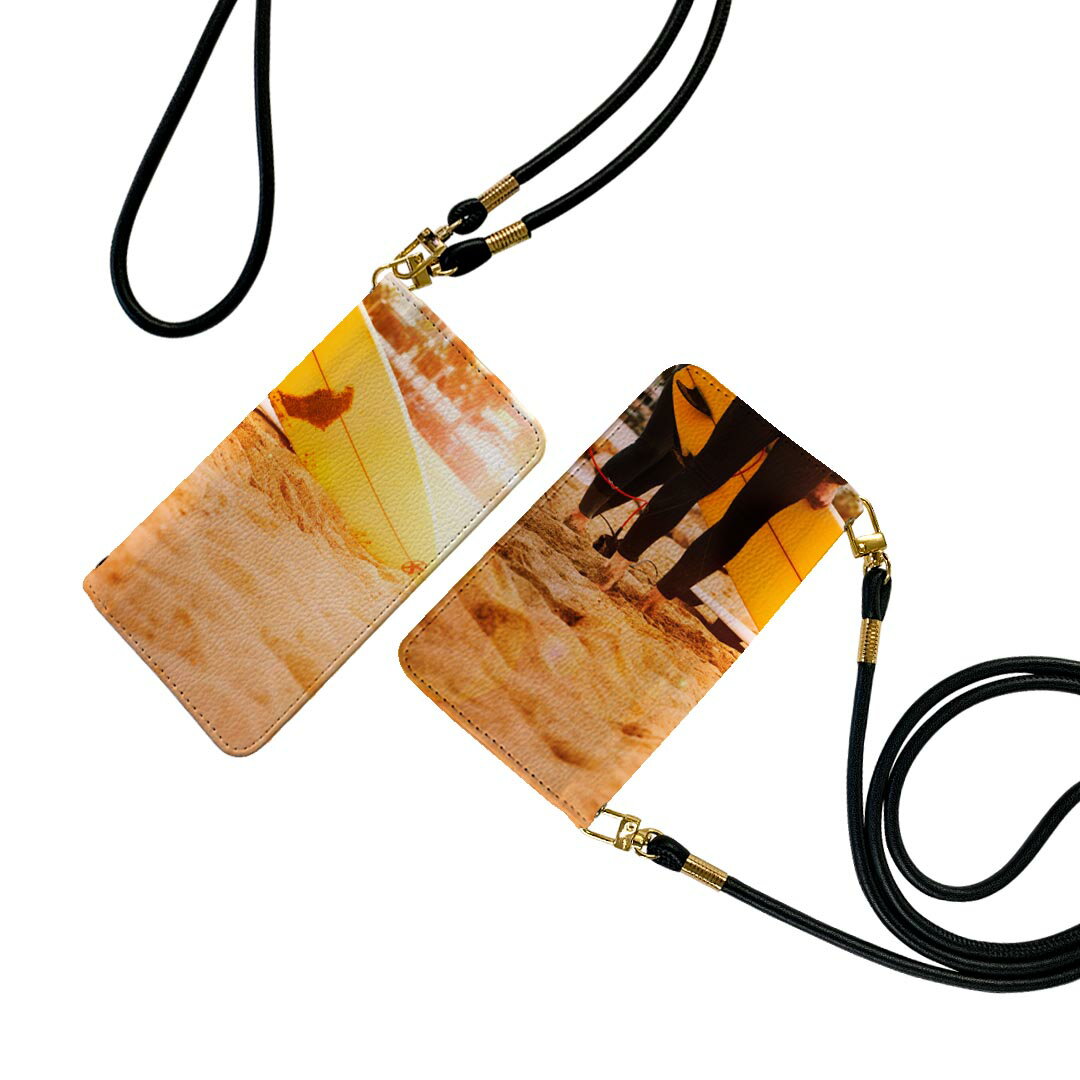 商品特徴・ショルダー付き手帳型スマホケース・シームレスな全面デザイン（内側は落ち着いたオフホワイト）・外側は高品質の人工革を使用・内側にはスマホを装着するケースが付属・機種専用のカメラホール仕様でケースを装着したままの撮影が可能・ワンセグや...