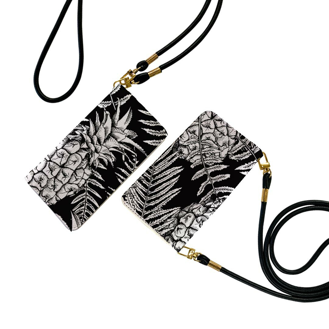 商品特徴・ショルダー付き手帳型スマホケース・シームレスな全面デザイン（内側は落ち着いたオフホワイト）・外側は高品質の人工革を使用・内側にはスマホを装着するケースが付属・機種専用のカメラホール仕様でケースを装着したままの撮影が可能・ワンセグや...