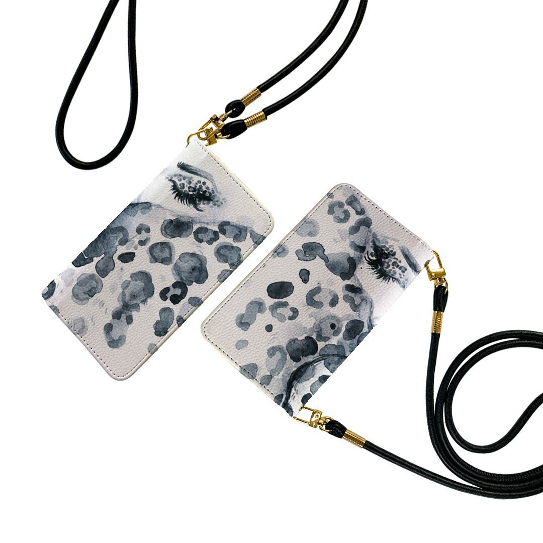 商品特徴・ショルダー付き手帳型スマホケース・シームレスな全面デザイン（内側は落ち着いたオフホワイト）・外側は高品質の人工革を使用・内側にはスマホを装着するケースが付属・機種専用のカメラホール仕様でケースを装着したままの撮影が可能・ワンセグや...