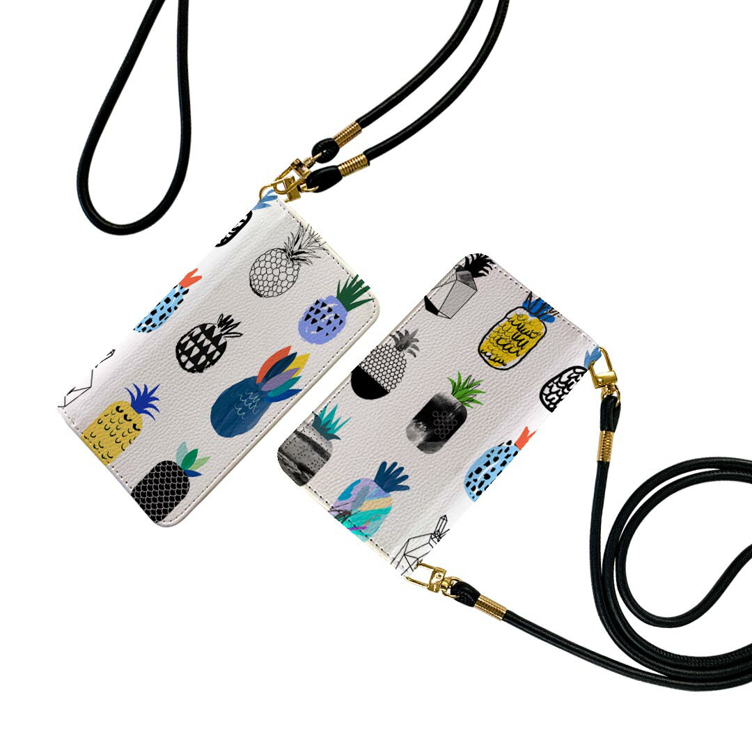 商品特徴・ショルダー付き手帳型スマホケース・シームレスな全面デザイン（内側は落ち着いたオフホワイト）・外側は高品質の人工革を使用・内側にはスマホを装着するケースが付属・機種専用のカメラホール仕様でケースを装着したままの撮影が可能・ワンセグや...