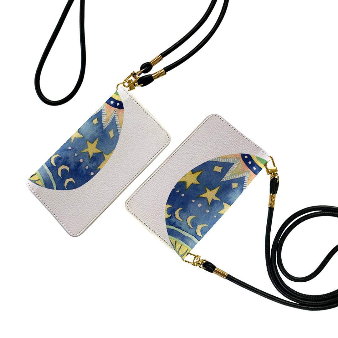 商品特徴・ショルダー付き手帳型スマホケース・シームレスな全面デザイン（内側は落ち着いたオフホワイト）・外側は高品質の人工革を使用・内側にはスマホを装着するケースが付属・機種専用のカメラホール仕様でケースを装着したままの撮影が可能・ワンセグや...