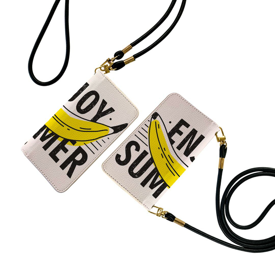 商品特徴・ショルダー付き手帳型スマホケース・シームレスな全面デザイン（内側は落ち着いたオフホワイト）・外側は高品質の人工革を使用・内側にはスマホを装着するケースが付属・機種専用のカメラホール仕様でケースを装着したままの撮影が可能・ワンセグや...