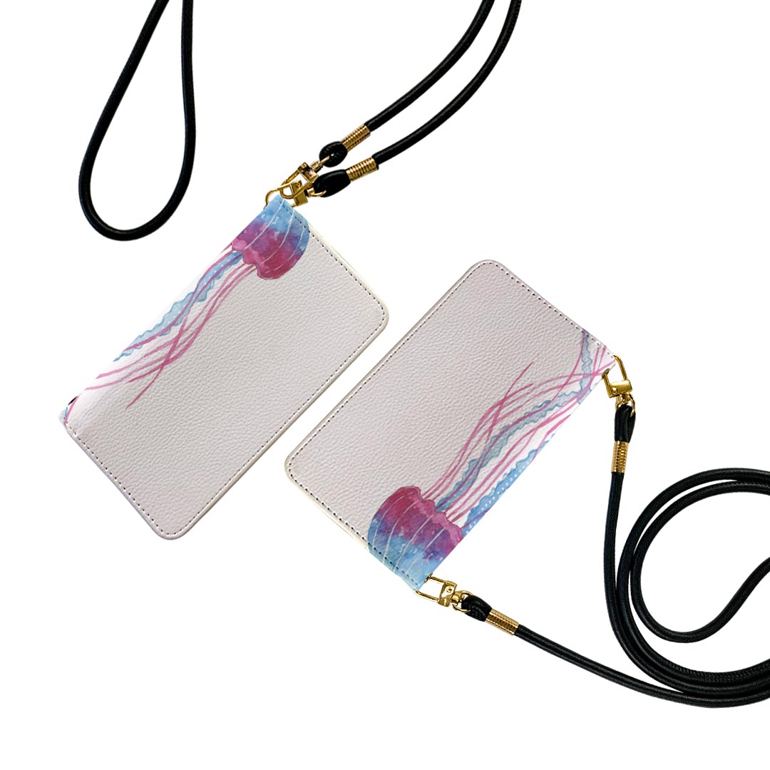 商品特徴・ショルダー付き手帳型スマホケース・シームレスな全面デザイン（内側は落ち着いたオフホワイト）・外側は高品質の人工革を使用・内側にはスマホを装着するケースが付属・機種専用のカメラホール仕様でケースを装着したままの撮影が可能・ワンセグや...