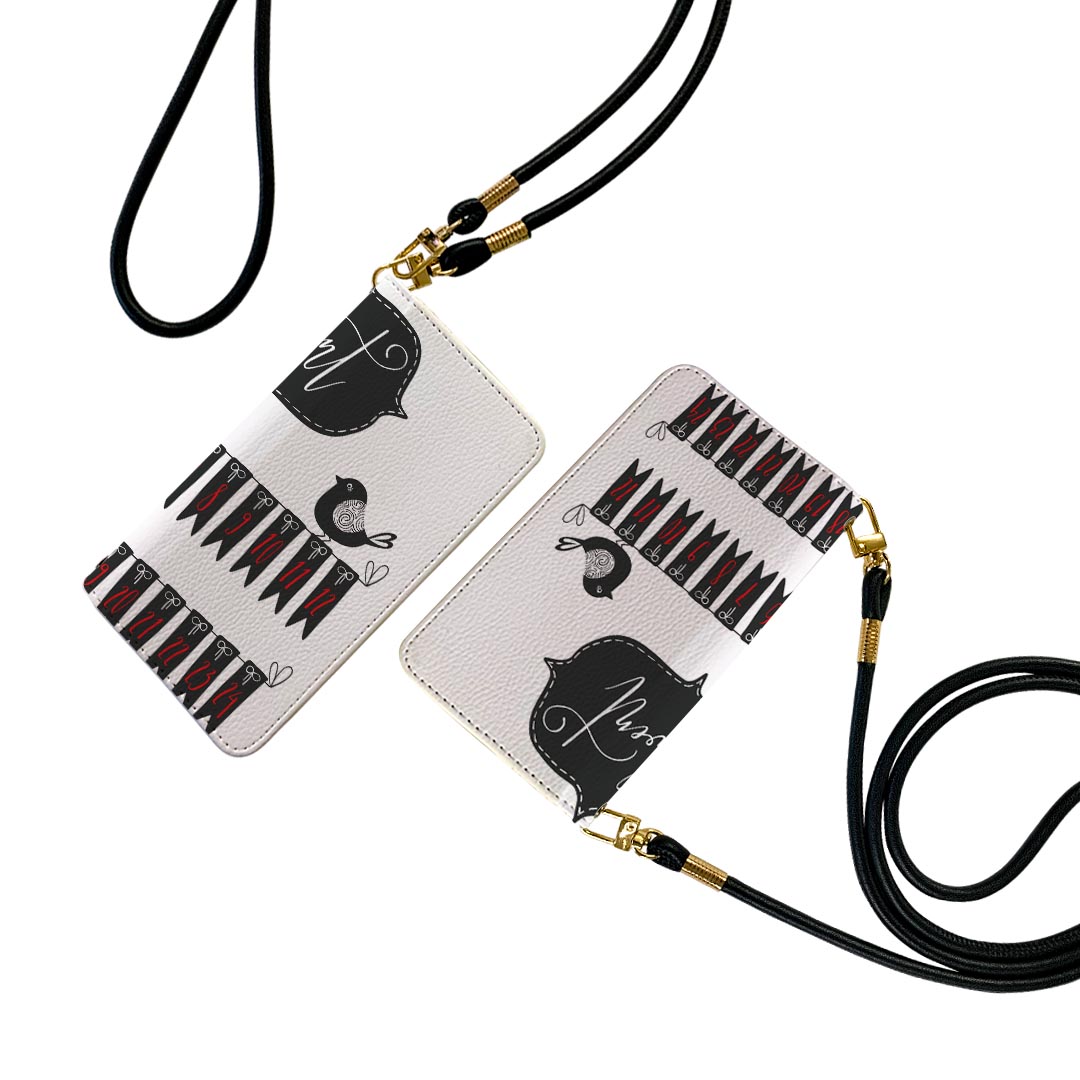 商品特徴・ショルダー付き手帳型スマホケース・シームレスな全面デザイン（内側は落ち着いたオフホワイト）・外側は高品質の人工革を使用・内側にはスマホを装着するケースが付属・機種専用のカメラホール仕様でケースを装着したままの撮影が可能・ワンセグや...