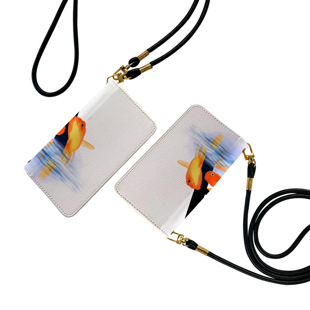 商品特徴・ショルダー付き手帳型スマホケース・シームレスな全面デザイン（内側は落ち着いたオフホワイト）・外側は高品質の人工革を使用・内側にはスマホを装着するケースが付属・機種専用のカメラホール仕様でケースを装着したままの撮影が可能・ワンセグや...