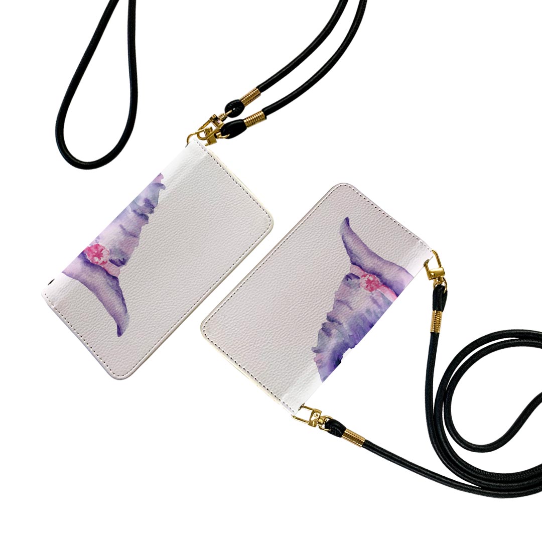 商品特徴・ショルダー付き手帳型スマホケース・シームレスな全面デザイン（内側は落ち着いたオフホワイト）・外側は高品質の人工革を使用・内側にはスマホを装着するケースが付属・機種専用のカメラホール仕様でケースを装着したままの撮影が可能・ワンセグや...