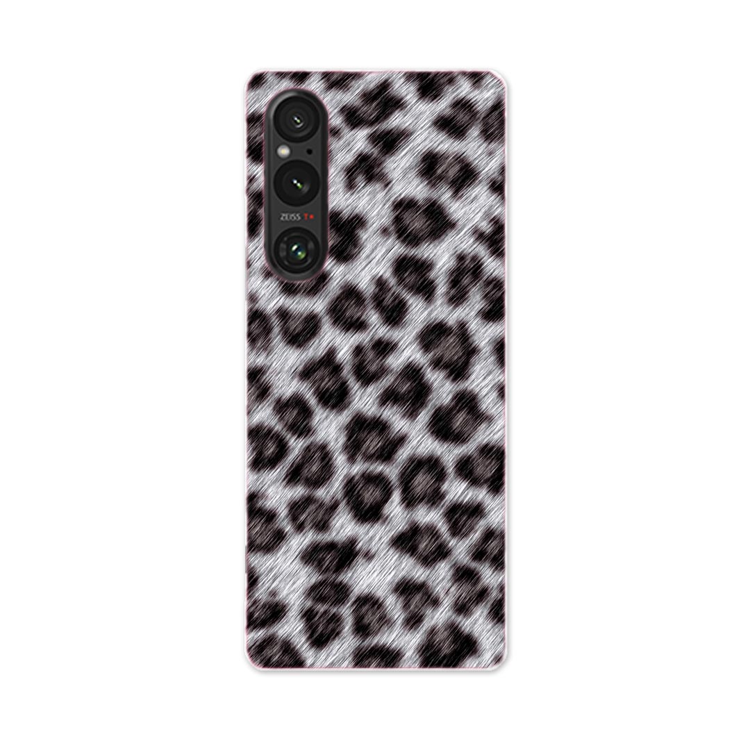 注意事項素材ケースの入荷時期により、商品写真とは一部カメラ・ボタン穴などの形状が異なるケースを使用する場合があります。また、一部機種のTPU商品は素材強度の関係でケースの上からボタン等を操作するタイプとなりますが操作に影響はありません。側面...