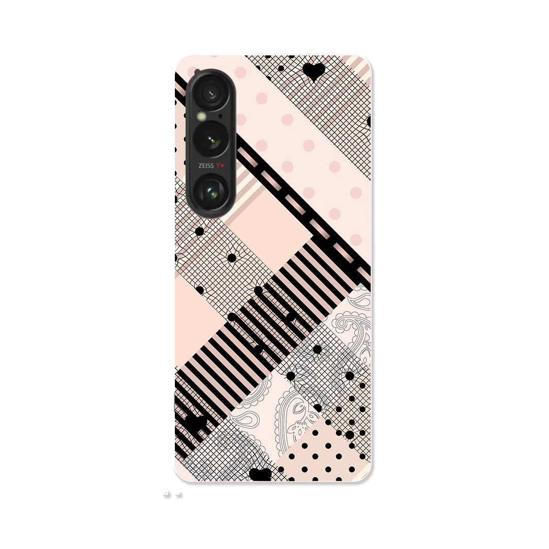 注意事項素材ケースの入荷時期により、商品写真とは一部カメラ・ボタン穴などの形状が異なるケースを使用する場合があります。また、一部機種のTPU商品は素材強度の関係でケースの上からボタン等を操作するタイプとなりますが操作に影響はありません。側面...