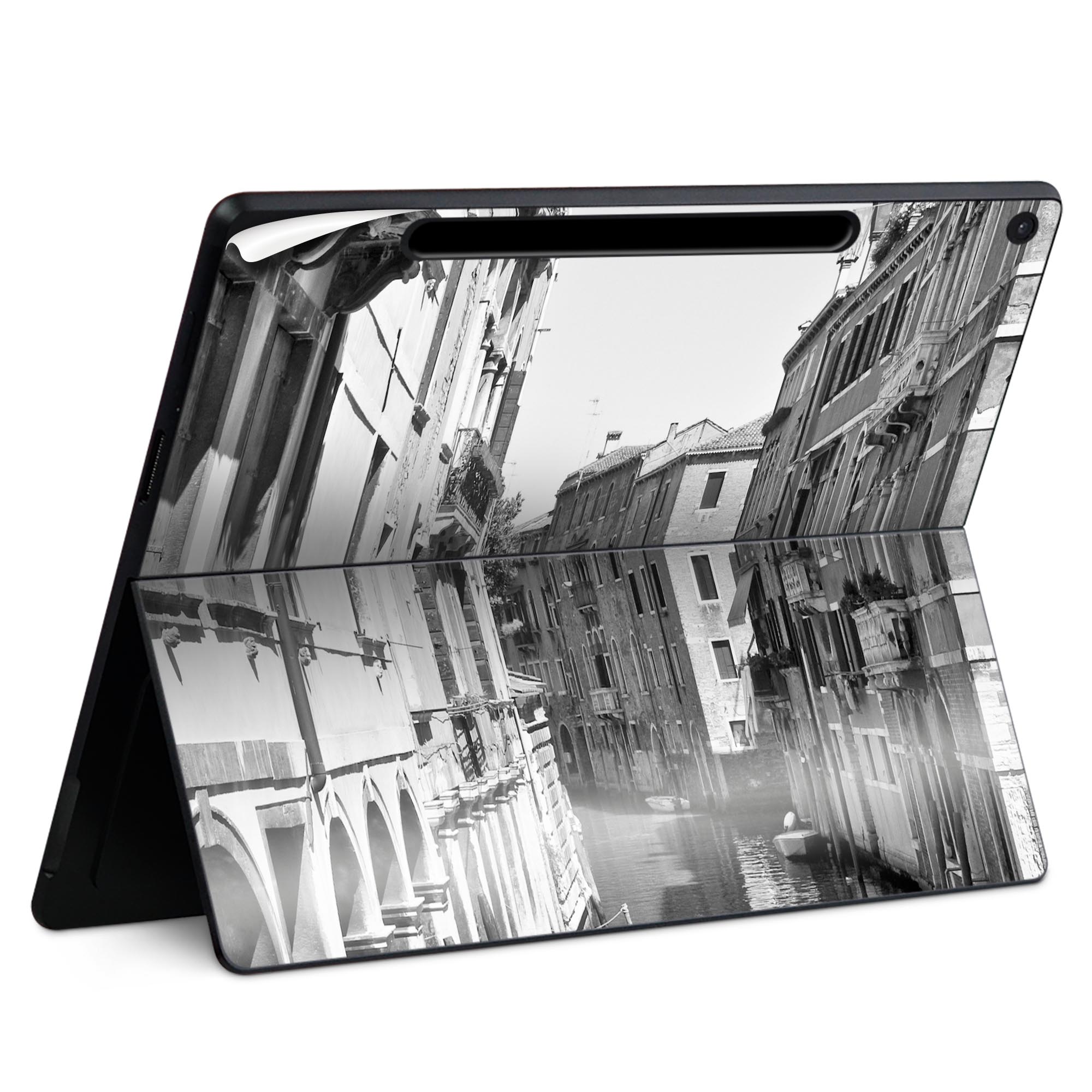 商品特徴・貼るだけでかんたん着せ替え、Surfac Pro 12インチ(2025) 共通対応デザインスキンシール・高精細プリントで写真と遜色のない仕上がり！半光沢シートでしっとりツヤのある表現力・ちょっとしたすり傷からSurface本体を保...