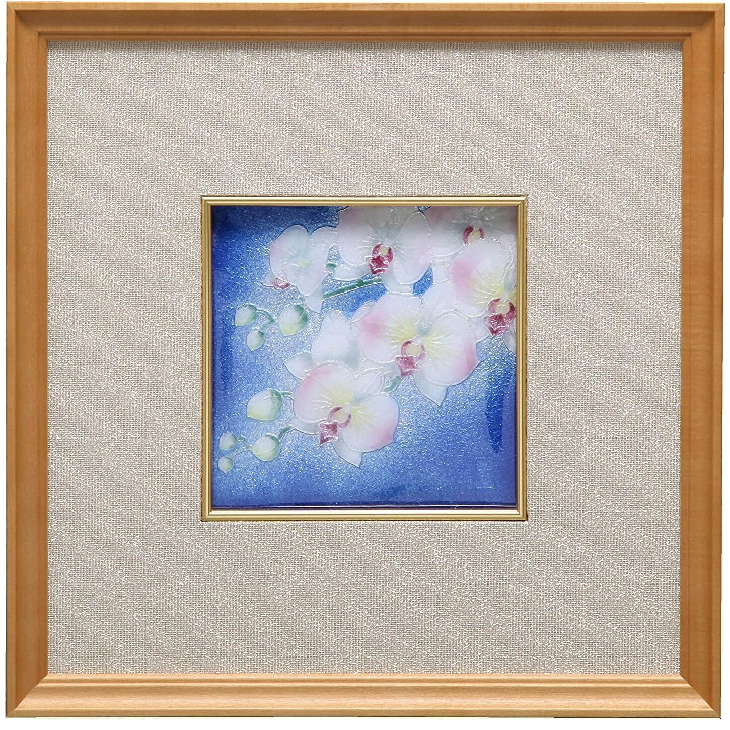 額サイズ:縦260mm×横260mm×奥行30mm 材質:銅、木製額 生産国:日本（Made in Japan） 壁掛け紐付 七宝焼きとは、金属にガラス質の釉薬を焼き付けた工芸品です。 紀元前の古代エジプトに源流を発して、その後ヨーロッパへ...