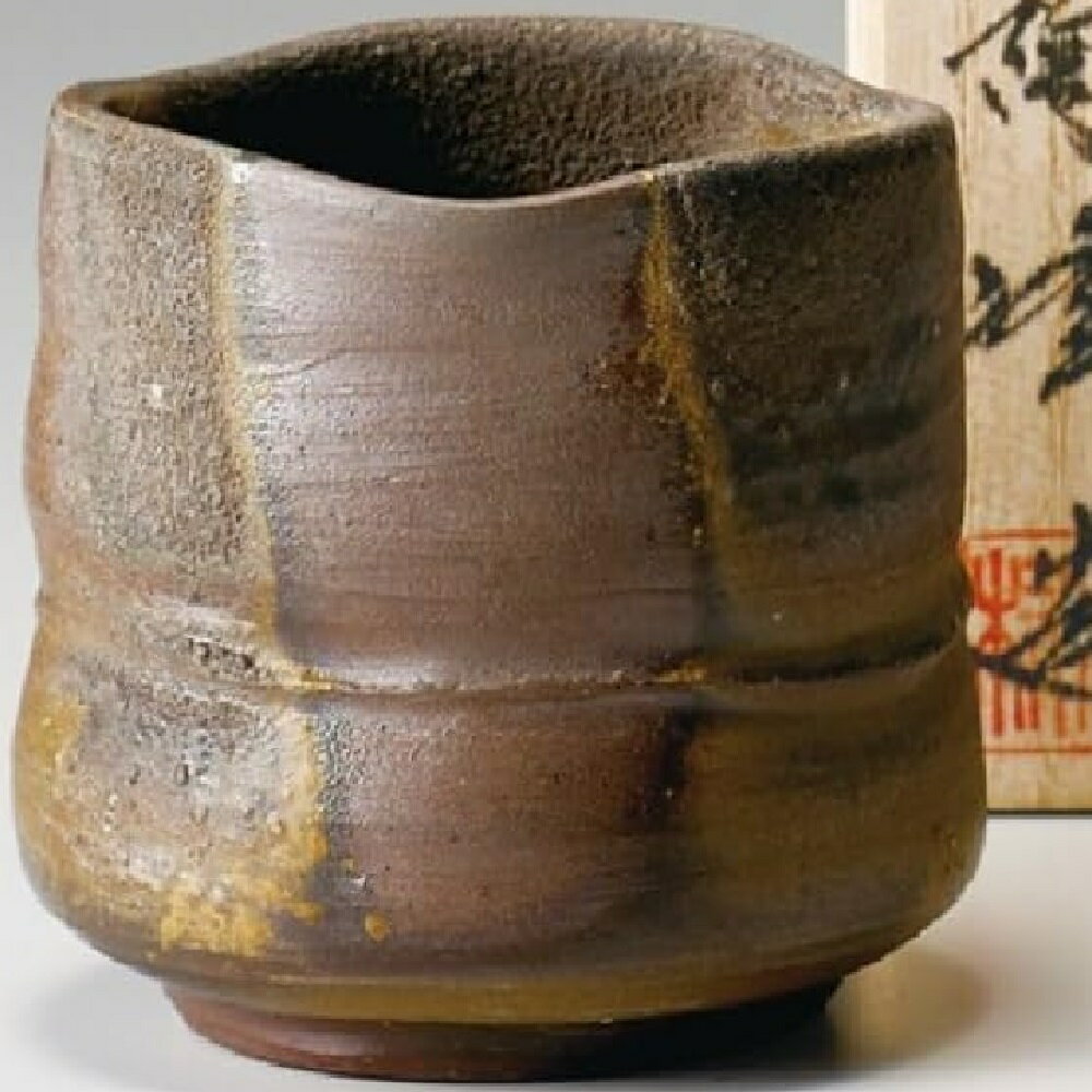 サイズ：径6.5×6cm・110ml 素材：陶器 生産地：日本（備前焼） 作家・窯元：陶峰窯 陶峰窯　桟切焼 灰や熾きに接触した部分だけが強還元焼成になり、色変わりの発色をしている部分を「自然桟切」 また窯の焼き上がりの時に、作品の周りに炭...