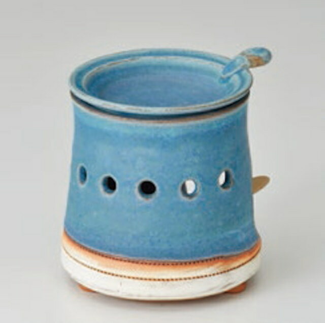 サイズ：径9.5cm×高さ10cm 作家：山田 素材：陶器 生産地：日本(常滑焼) 茶香炉は茶葉を加熱して発生する香りを楽しみます。 アロマテラピー効果で気分をリラックスさせ、部屋の消臭にも効果的です。 また、部屋の灯りを消せばキャンドルの...