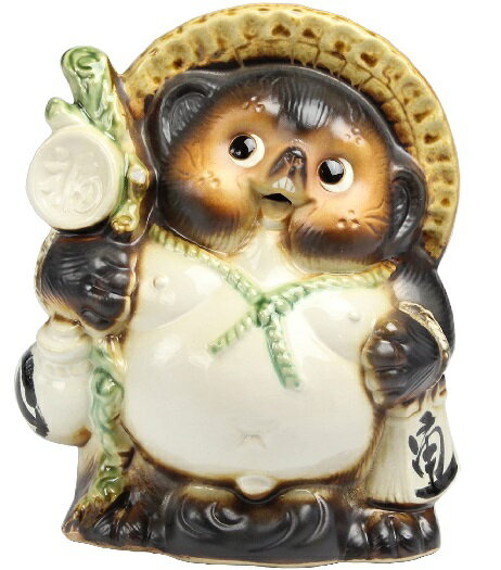 【サイズ】幅17X奥行15X高さ22cm 【材質】陶器製 生産/日本(滋賀県　信楽) 工芸品のためサイズは多少前後する場合がございます。 色・柄は陶器、焼き物の為、一品一品、画像と異なります、ご了承の上ご注文下さい。 信楽焼のタヌキ 狸は、...