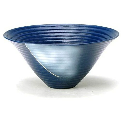 三重県四日市市の萬古焼で作られた花瓶 商品サイズ：直径33cm 高さ16cm 材質： 陶器 原産国 ： 日本（三重） 写真撮影時、照明の都合上、色が多少異なります。商品は石膏型で成形する為、多少の凸凹がございます。手作業による為、色の濃淡や...