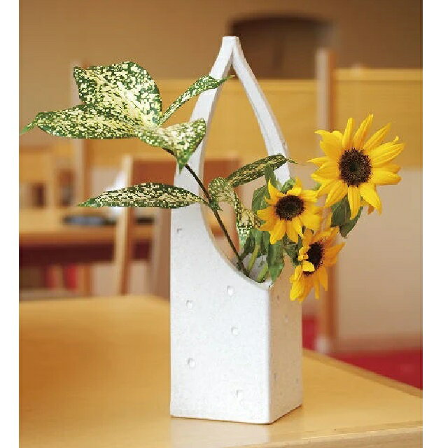 【サイズ】（約）奥行8.5×幅8.5×高さ32cm 【材質】陶器製 生産/日本(滋賀県　信楽) 工芸品のためサイズは多少前後する場合がございます。 色・柄は陶器、焼き物の為、一品一品、画像と異なります、ご了承の上ご注文下さい。 信楽焼とは、...