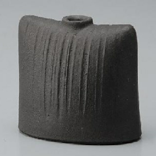 【サイズ】（約）奥行7×幅13×高さ12cm 【材質】陶器製 生産/日本(滋賀県　信楽) 工芸品のためサイズは多少前後する場合がございます。 色・柄は陶器、焼き物の為、一品一品、画像と異なります、ご了承の上ご注文下さい。 信楽焼とは、焼き上...