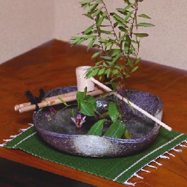 【サイズ】（約）幅22.5×奥行24高さ5cm 【材質】陶器製 生産/日本(滋賀県　信楽) 工芸品のためサイズは多少前後する場合がございます。 色・柄は陶器、焼き物の為、一品一品、画像と異なります、ご了承の上ご注文下さい。 信楽焼とは、焼き...