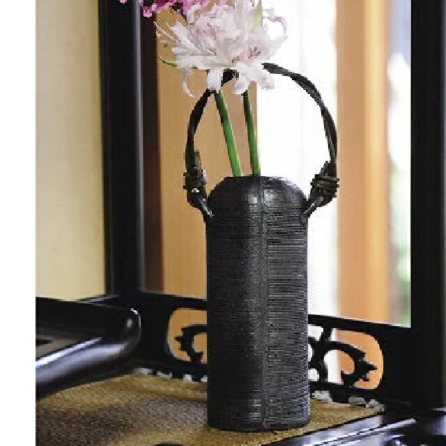 【サイズ】（約）幅9×奥行6×高さ15 cm(ツルはサイズに含まれません) 【材質】陶器製 生産/日本(滋賀県　信楽) 工芸品のためサイズは多少前後する場合がございます。 色・柄は陶器、焼き物の為、一品一品、画像と異なります、ご了承の上ご注...