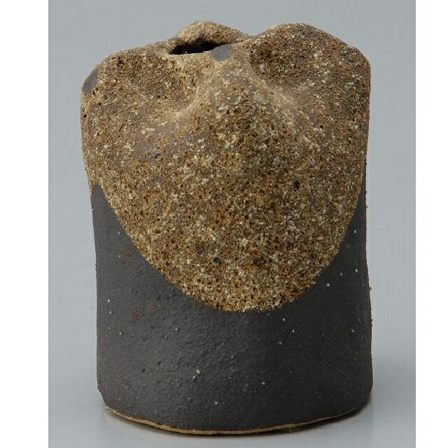 【サイズ】（約）径6×高さ8 cm 【材質】陶器製 生産/日本(滋賀県　信楽) 工芸品のためサイズは多少前後する場合がございます。 色・柄は陶器、焼き物の為、一品一品、画像と異なります、ご了承の上ご注文下さい。 信楽焼とは、焼き上がりの明る...