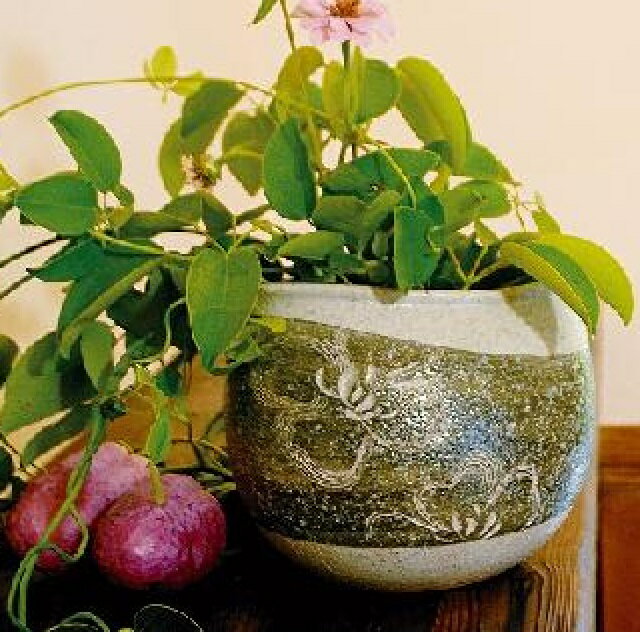 【サイズ】（約）幅20×奥行18×高さ17cm 【材質】陶器製 生産/日本(滋賀県　信楽) 工芸品のためサイズは多少前後する場合がございます。 色・柄は陶器、焼き物の為、一品一品、画像と異なります、ご了承の上ご注文下さい。 信楽焼とは、焼き...
