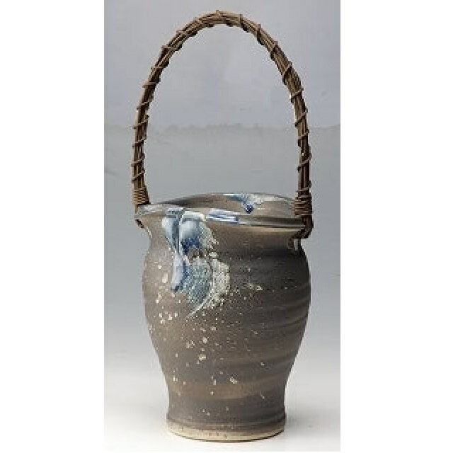 【サイズ】（約）幅22.5×奥行20.5×高さ29cm (ツルはサイズに含まれません) 【材質】陶器製 生産/日本(滋賀県　信楽) 工芸品のためサイズは多少前後する場合がございます。 色・柄は陶器、焼き物の為、一品一品、画像と異なります、ご...