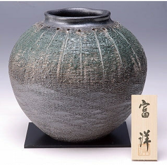 【サイズ】（約）直径26.5×高さ24cm 【材質】陶器製 生産/日本(滋賀県　信楽) 工芸品のためサイズは多少前後する場合がございます。 色・柄は陶器、焼き物の為、一品一品、画像と異なります、ご了承の上ご注文下さい。 信楽焼とは、焼き上が...