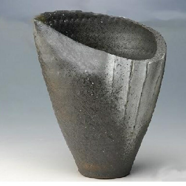 【サイズ】（約）幅34×奥行25×高さ41cm 【材質】陶器製 生産/日本(滋賀県　信楽) 工芸品のためサイズは多少前後する場合がございます。 色・柄は陶器、焼き物の為、一品一品、画像と異なります、ご了承の上ご注文下さい。 信楽焼とは、焼き...