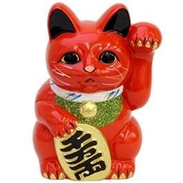 ■別売り座布団はこちら　 開運招き猫。 常滑焼の縁起置物・貯金箱です。 赤い猫は『病を防ぐ』として、 右手を上げる猫は『お金を招く者』として 左手を上げる猫は『お客を招く者』として 昔から縁起がいいものとされています。 サイズ：(6号)高さ...