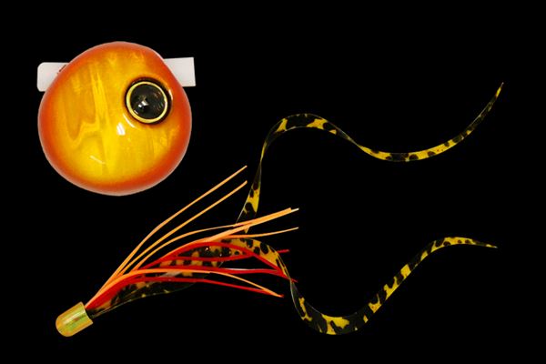 自重80g圧倒的な釣果を誇る鯛ラバ・鉛式ビンビン玉スライドが、海老パウダーと海老オイルを配合し味と匂いを加えた新素材「T+（tasteプラス）ラバー」ネクタイとスカートを身に纏いリニューアルして登場。ヘッドのボリュームを武器に、アピール力の...